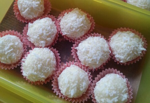 Bolitas de Coco con solo dos ingredientes - Tu Revista de Cocina